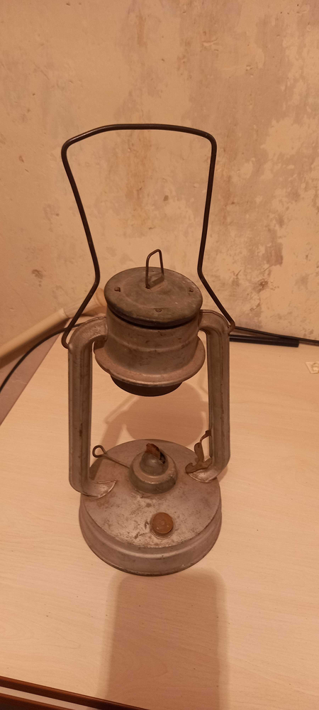 Продам керосиновую лампу