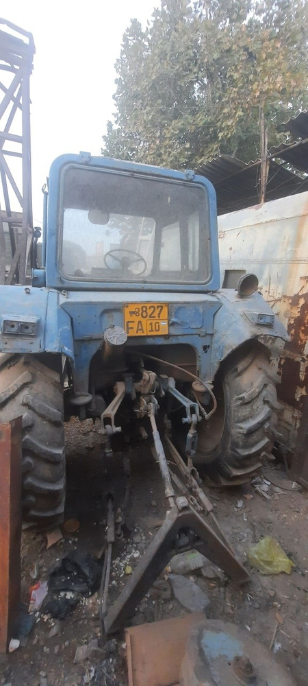 Traktor sotiladi