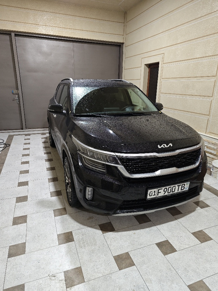 Продам Kia Seltos 2022г. Черный цвет. Пробег. 35000км. Фулл позиция