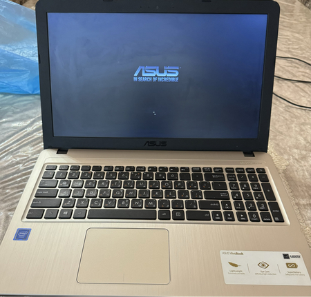 Asus- Vivobook 1TB holatib ideal xamma yeri yaxshi ishlap durupdi