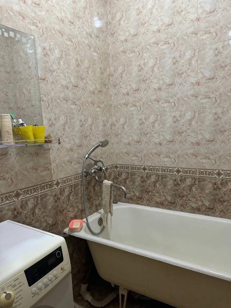 2-хона Ттз-2 бозор 248-мактаб. РАЗДЕЛКА! 50м².Балкон 1.5×6