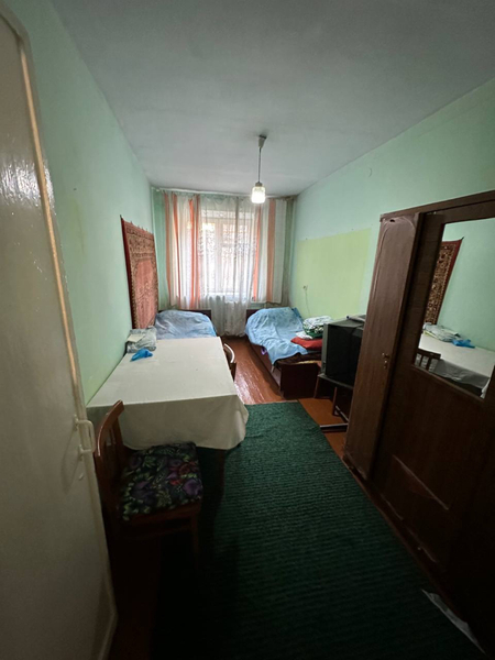 Срочно продаётся 3х комнотная квартара. Мирзо Улугбек.