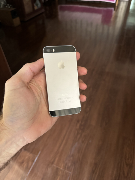 iPhone 5S 16GB Space Gray