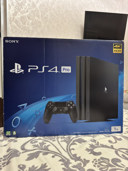 Play Station 4 Pro 1TB