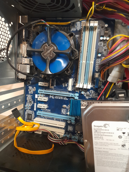 Gigabyte B75. i5  3330  ddr3