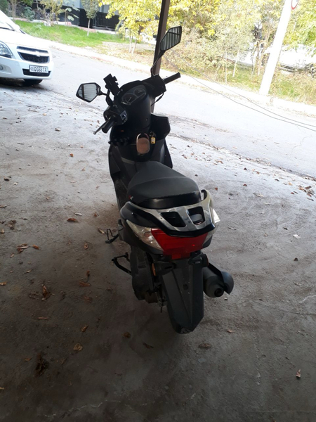 Moto Skutir Sotiladi