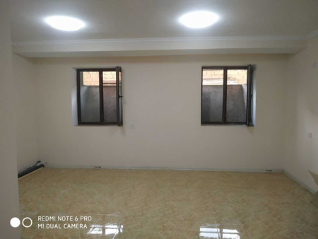 Срочно!!! ПРОДАЕТСЯ  32 кв.м. в  цокольном этаже (c арендатором)