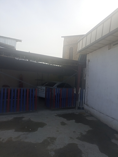 Участок сотилади йул ёкасида