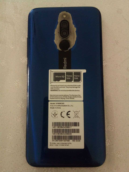 Redmi 8 2/32 + micro sd 8GB, чехол и защитное стекло