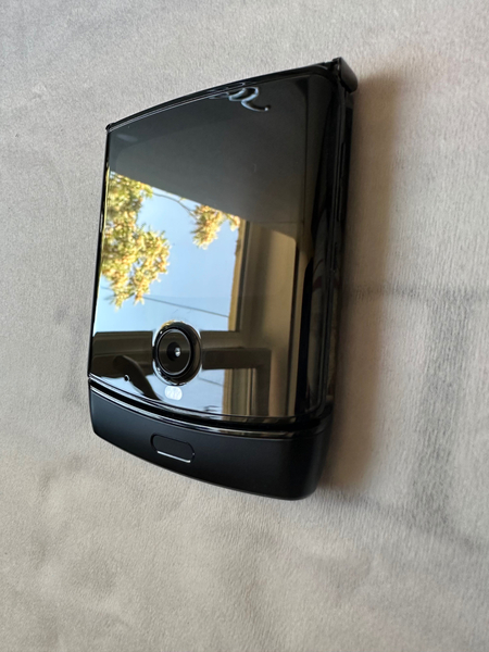 Продам Motorola RAZR 2019