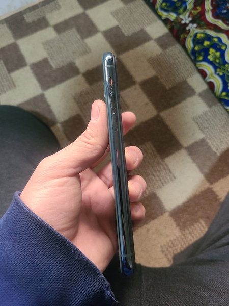 Iphone 11 pro сотилади срочно