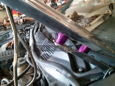 Проставки капота в стиле JDM