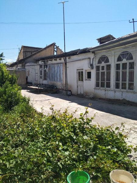 Xovli sotiladi 10 xonalik
