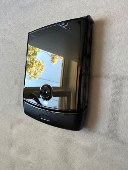 Продам редкий новый телефон RAZR 4G 128gb