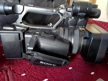 Видеокамера Sony HDR-AX2000E 2та