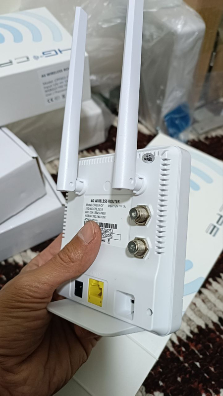 Sim karta tushadigan internetni tez va uzoqqa yetkazib beruvchi router