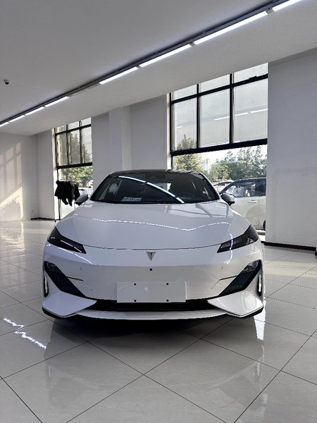 Changan Deepal SL03 200MAX (Hybrid) srôchna sotiladi 25800$.