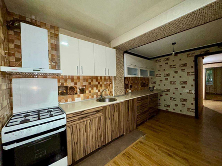 Chillonzor26 3xona 4-etaj balkon 2*6 maydon 70 remonti bor kuxny mebel