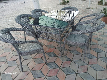 Kletichni stol stullar