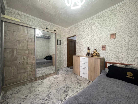 СPOЧНO. Бeз маклерa. 1/2/4 Чиланзар-7, площадь 30м2. Kирпич.