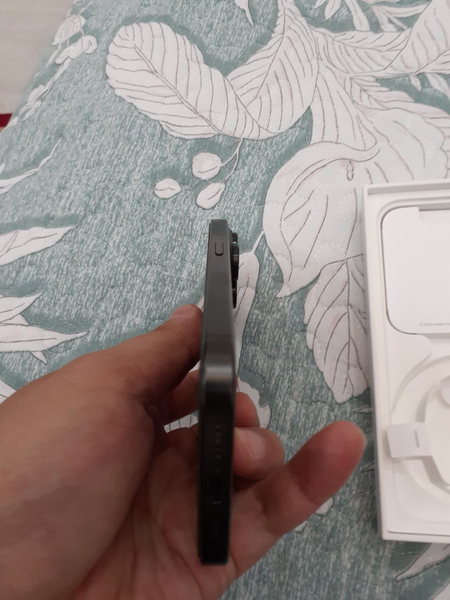 Iphone 15 pro 128 GB, v idealnom sostoyanii. Emkost 99 %. 10/10