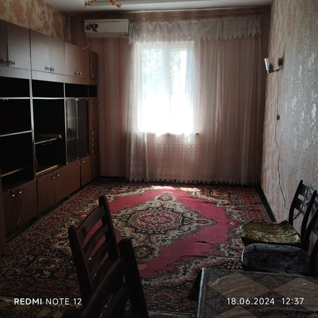 Қорасу 6 бозорчани ёнида 1 хонали квартирамни сотаман
