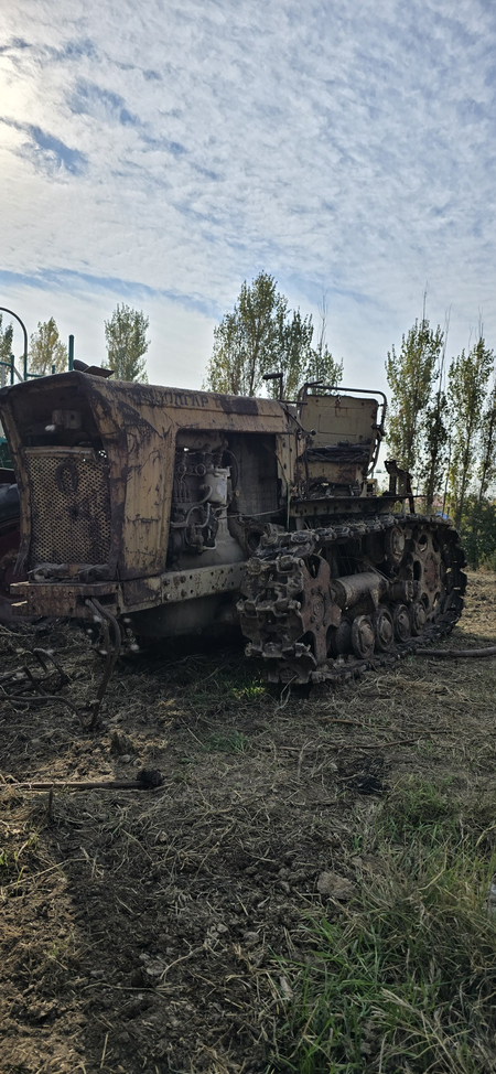 KD Traktor sotiladi. Holati yahshi.