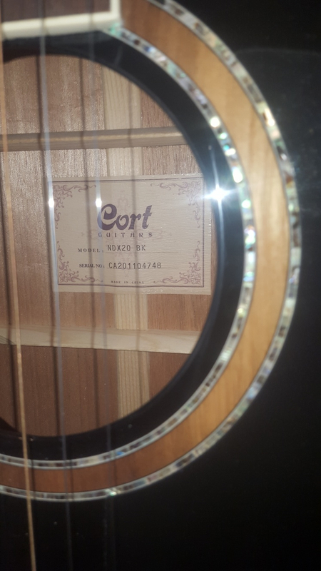 Gitara CORT yengi akustik