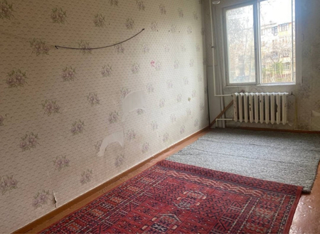 Чиланзар 16кв « ориентир метро 50м2 срочно сотилади 3 этаж