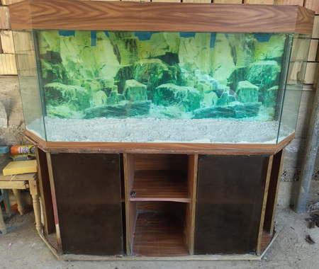 500 litrli akvarium sotiladi