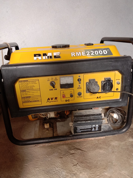 Generator ( holati Yangi )