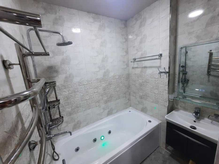 Продаётся 2/5/10 квартира в Новостройке Ц-2  Br13
