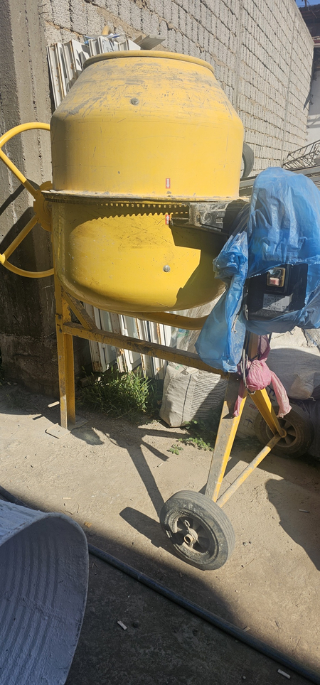 Mixer .Betonmishalka