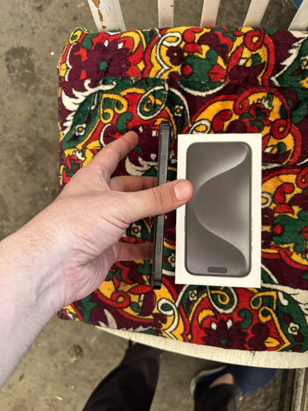 Iphone xr 15 pro  128 g korpusli karopka dak bor ideal holatda