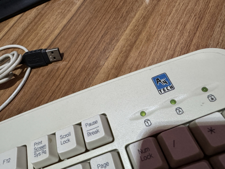 Срочно продаю USB клавиатуру