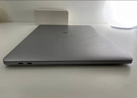 Macbook pro A1990