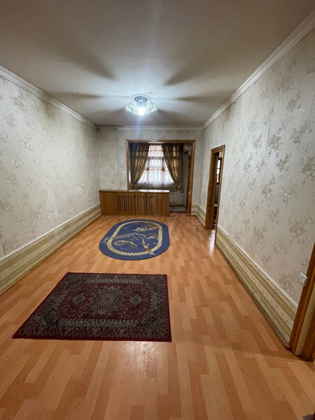 Yunsobod 8 kv 2/1/4 zerkalka sredni remont arintir billur