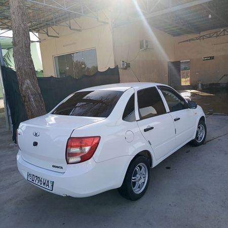 Lada Granta 2013 Dexqonni moshinasi