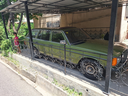 Продаю мерседес на полном ходу