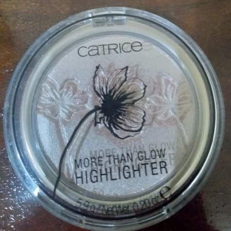 Продаётся Хайлайтер от Catrice в 020 оттенке.