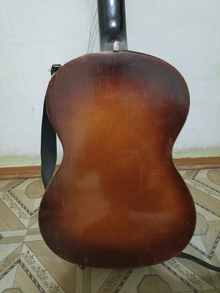 Gitara korpusi sotiladi !