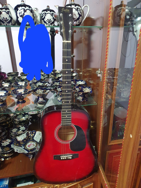 Gitara sotiladi narxi 500 ming.com