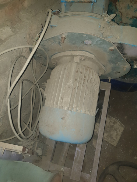 Dvigitel Motor 7klv 300 oborot