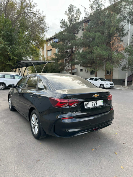 Ideal hiolatda Qora Chevrolet Monza, 1.5 atmosferniy