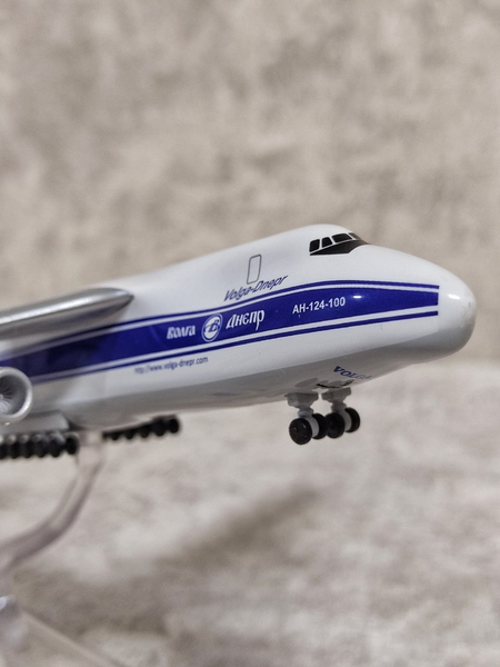 Самолёт Antonov-124-Volga-Dnepr Russia (коллекционная модель)