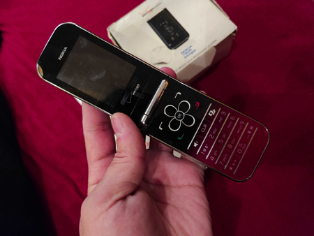 Продаётся телефон Nokia 7205.