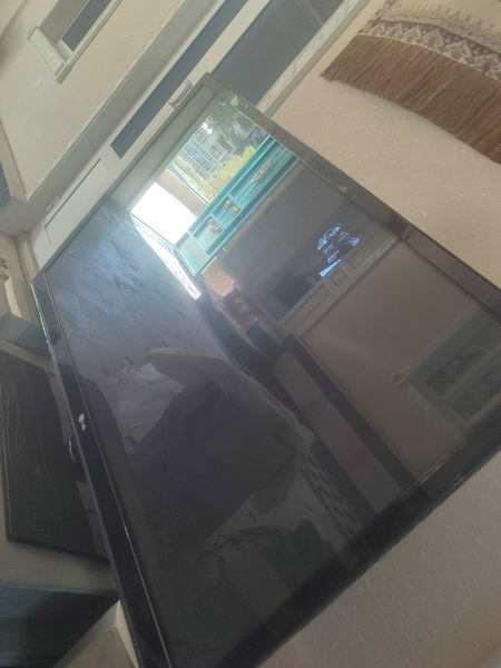 Lg  televizor sotiladi