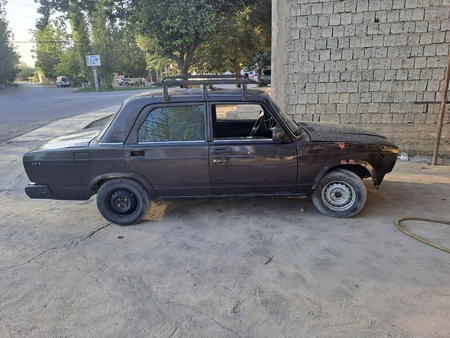 Vaz 2107 sotiladi