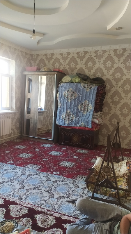 Uy hovli sotiladi