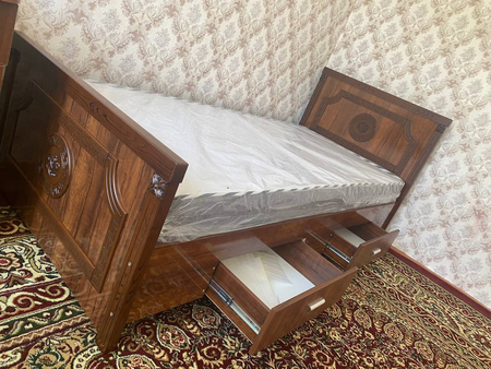 Kravat, xaytech kravat, nevklassika kravat, divan, yotoq, spalni, mebe
